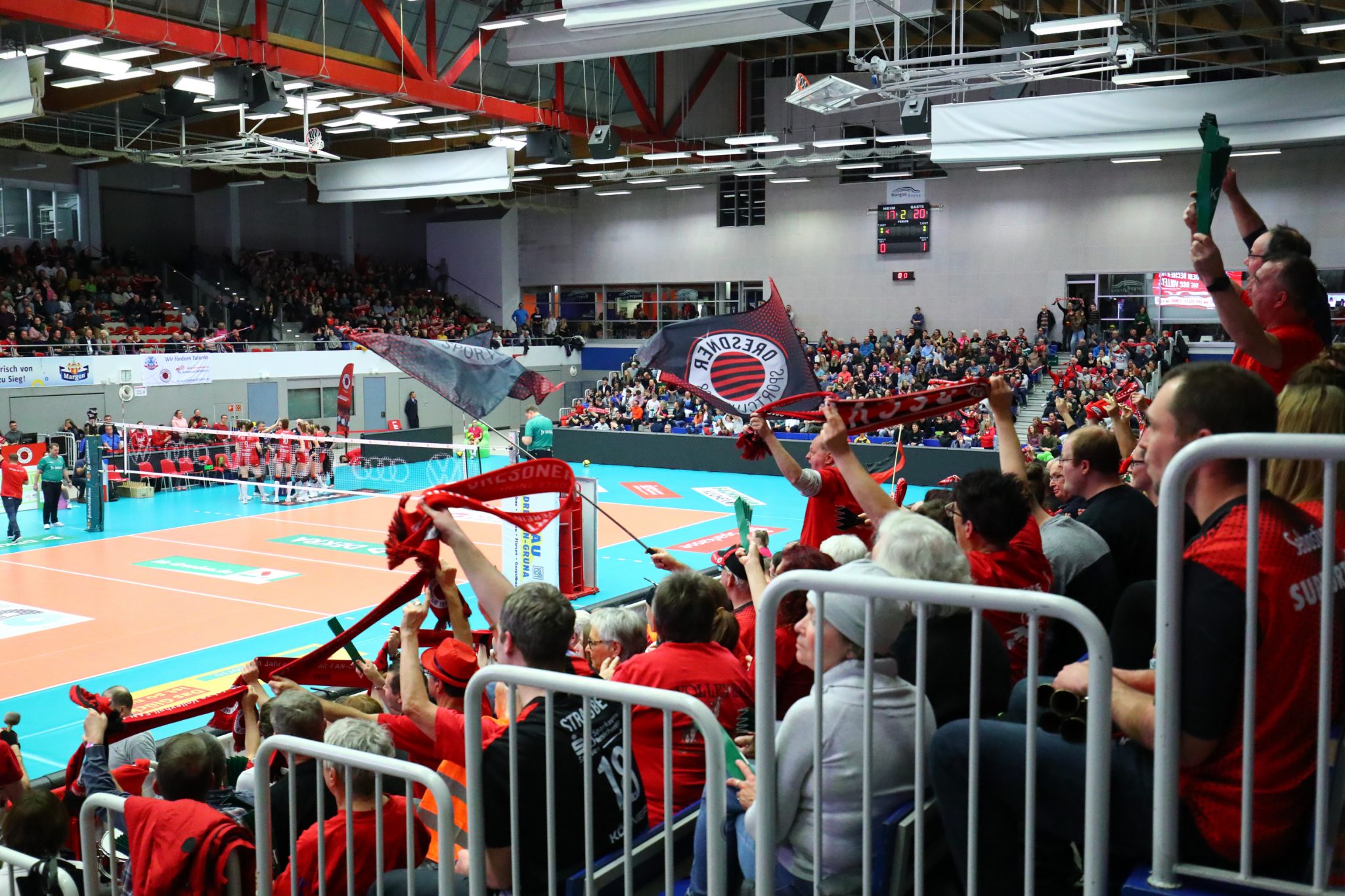 Derby vor ausverkauftem Haus