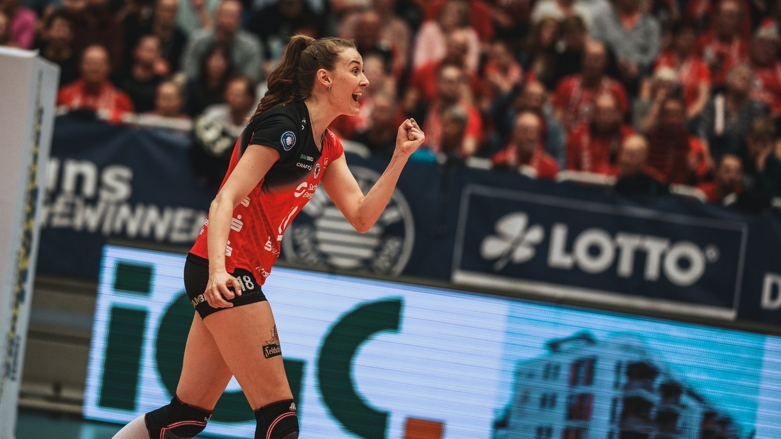 Pokalsieger feiert vor voller Hütte Heimsieg